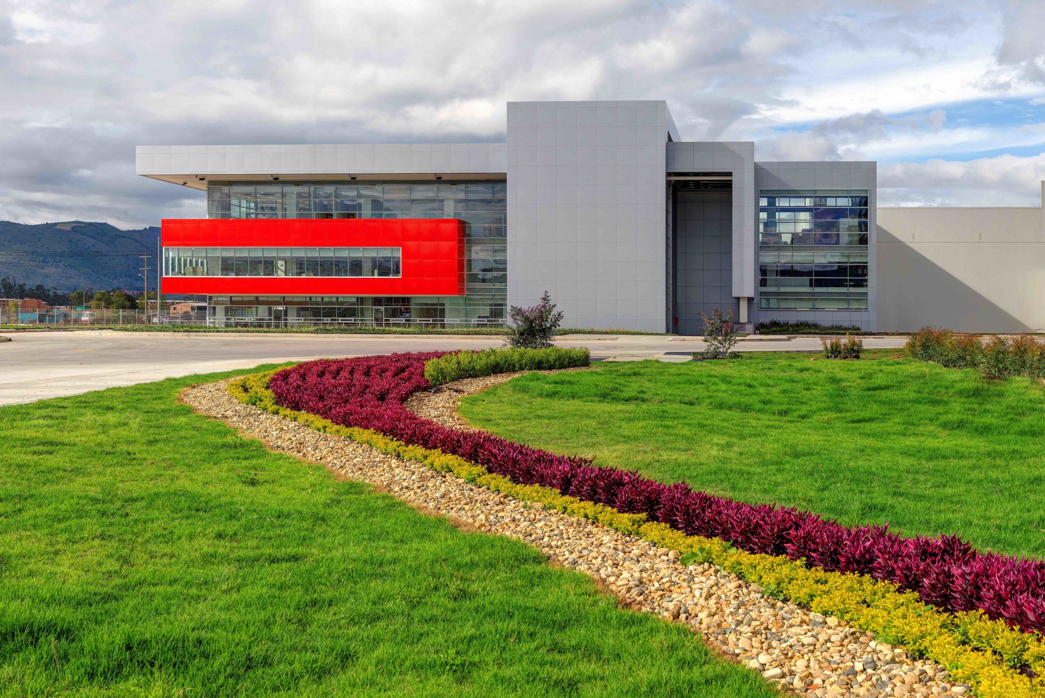 Coca-Cola FEMSA Colombia usará energía limpia en 100% de sus plantas. Coca-Cola FEMSA Colombia usará energía limpia en 100% de sus plantas.